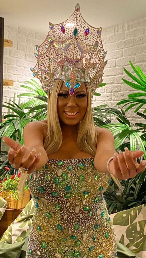 Sanne Belussi, musa e rainha de bateria, encerra as inscrições do ...